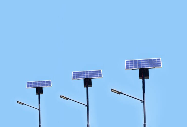Kontraktor Lampu Jalan Solar Panel untuk Lighting Ramah Lingkungan